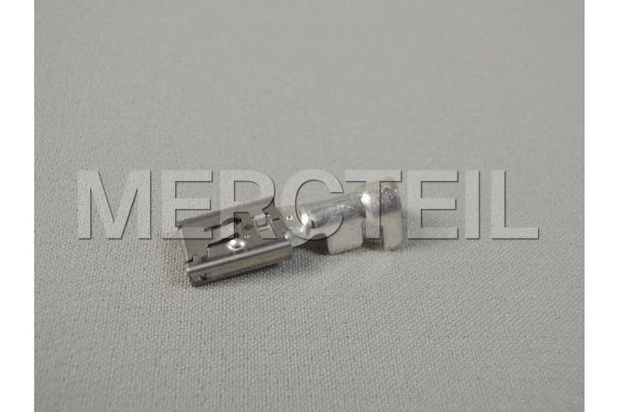 Buy the spare part Mercedes-Benz A0095452526 plug socket