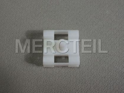 Buy the spare part Mercedes-Benz A0119882878 clip