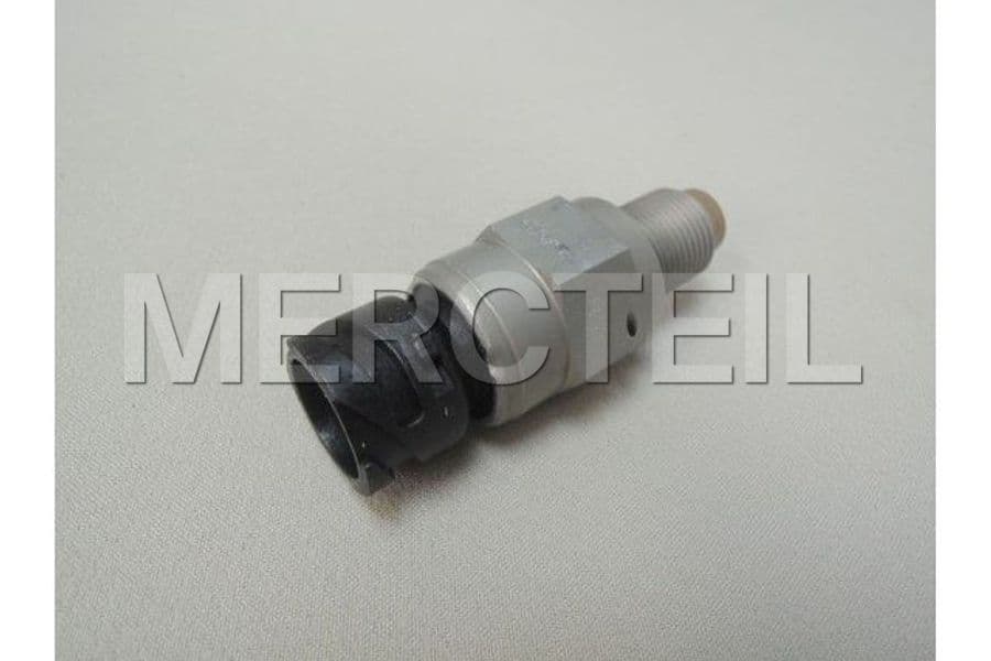 Buy the spare part Mercedes-Benz A0155422717 sender unit