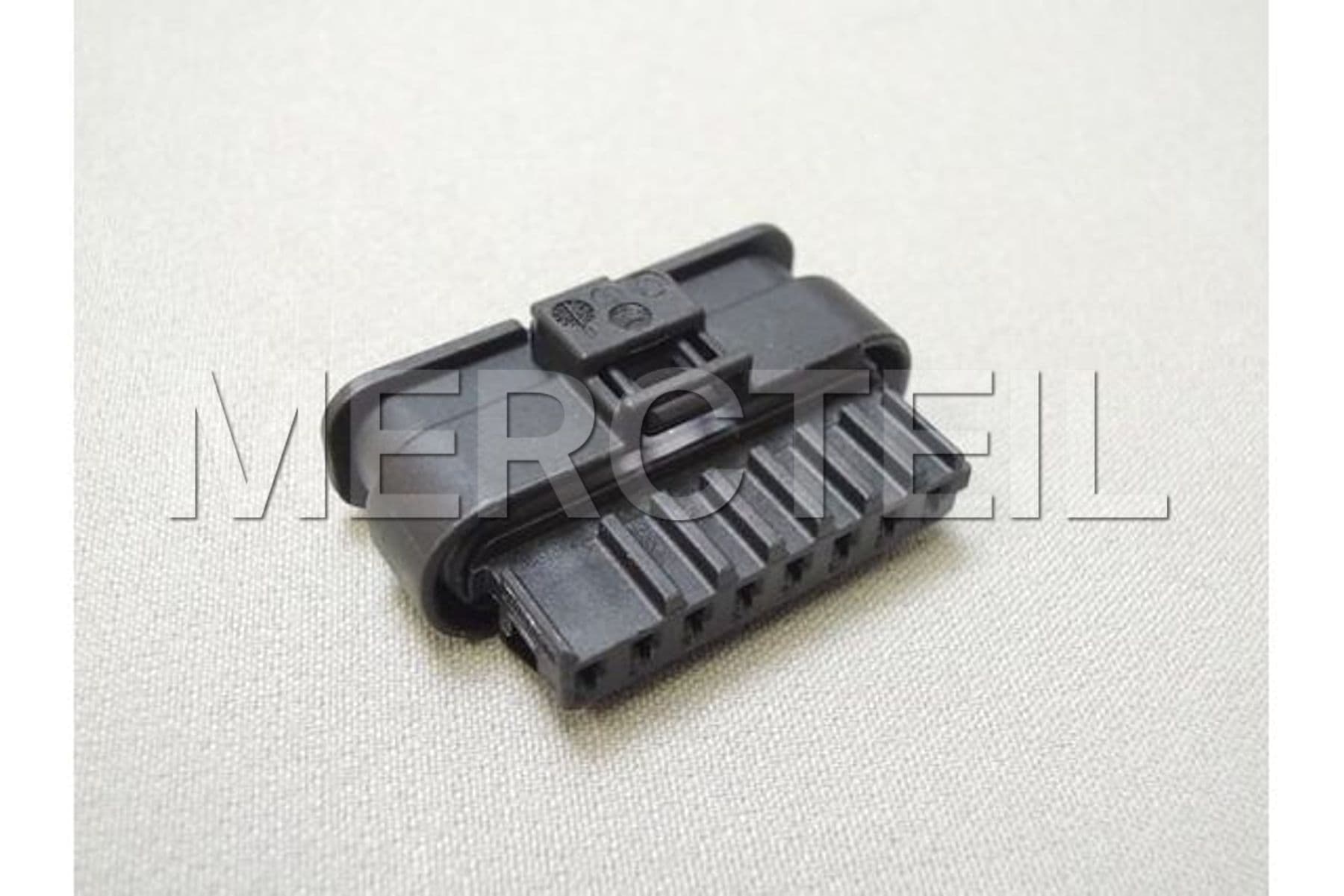 Buy the spare part Mercedes-Benz A0465458128 plug