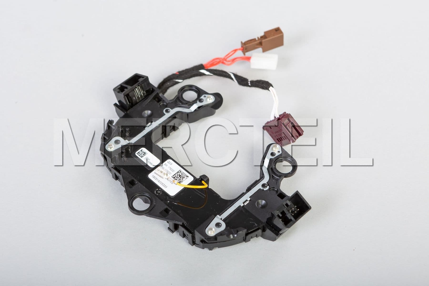 Buy the spare part Mercedes-Benz A0994645105 contact plate