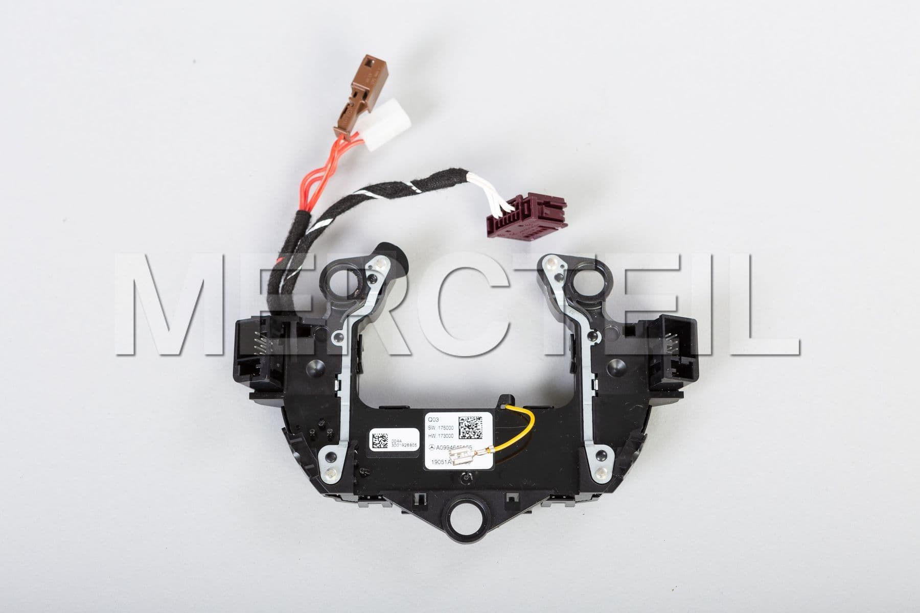 Buy the spare part Mercedes-Benz A0994645105 contact plate