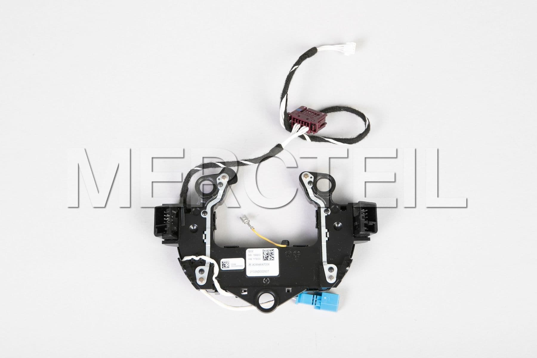 Buy the spare part Mercedes-Benz A0994647006 contact plate