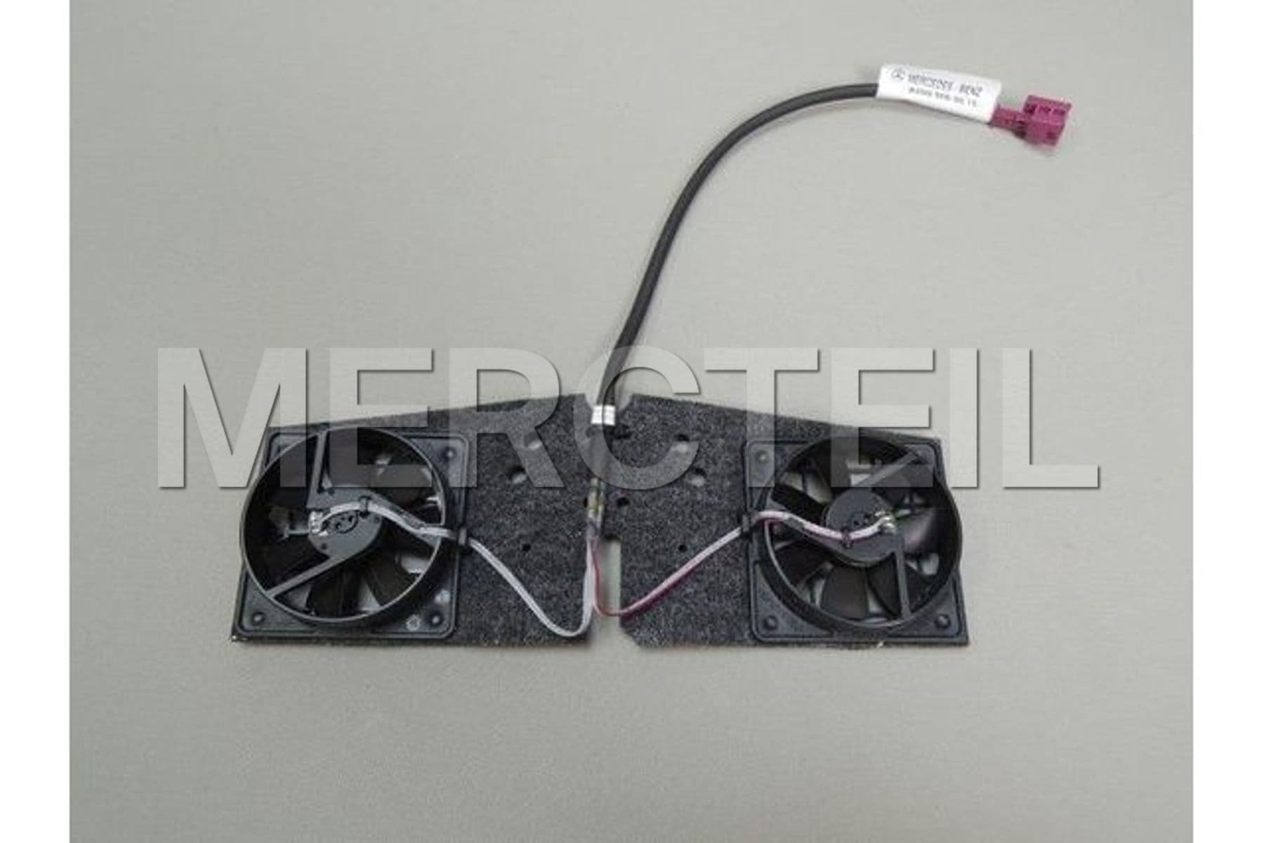 Buy the spare part Mercedes-Benz A0999060015 fan