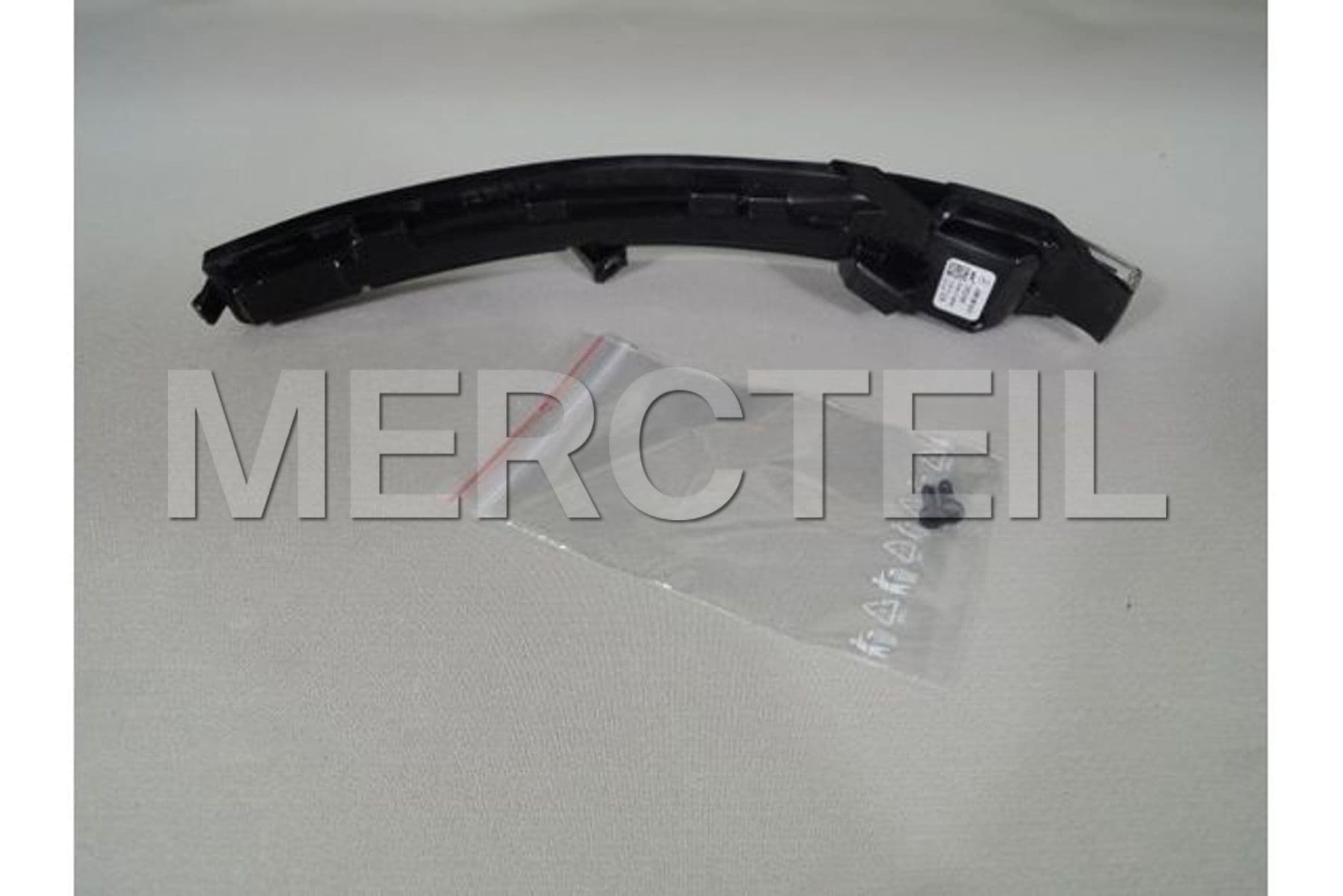 Buy the spare part Mercedes-Benz A0999064601 add turn signal lamp
