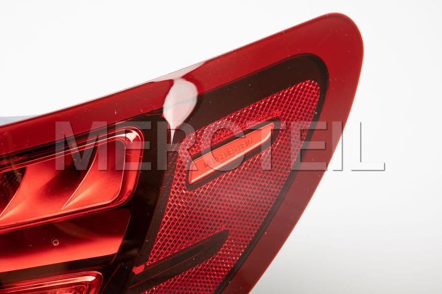 Buy the spare part Mercedes-Benz A1179063800 rear lamp combination