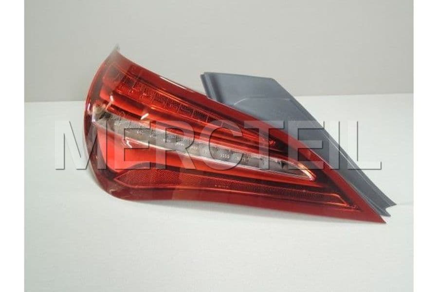 Buy the spare part Mercedes-Benz A1179063900 rear lamp combination