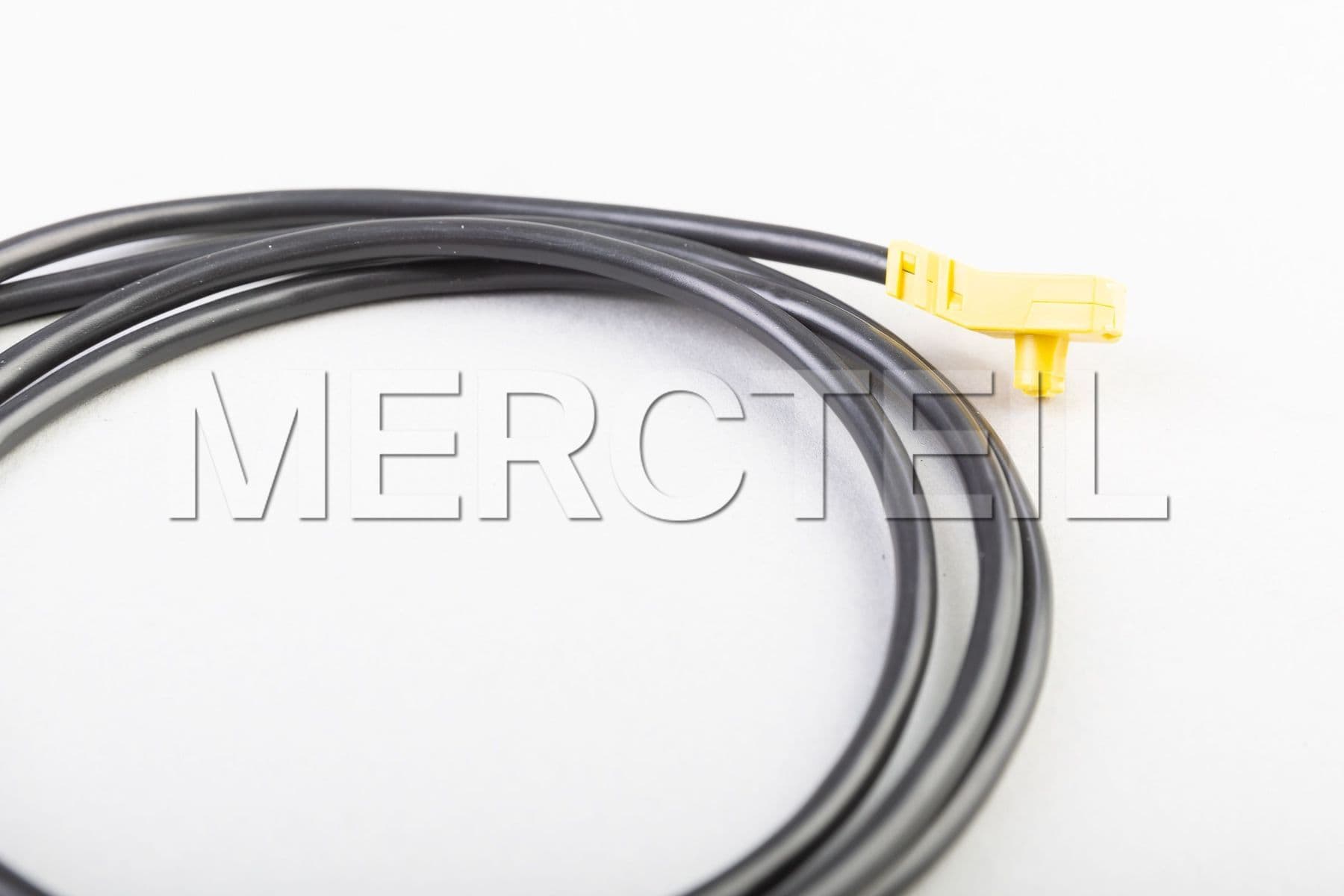 Buy the spare part Mercedes-Benz A1265400781 cable connector