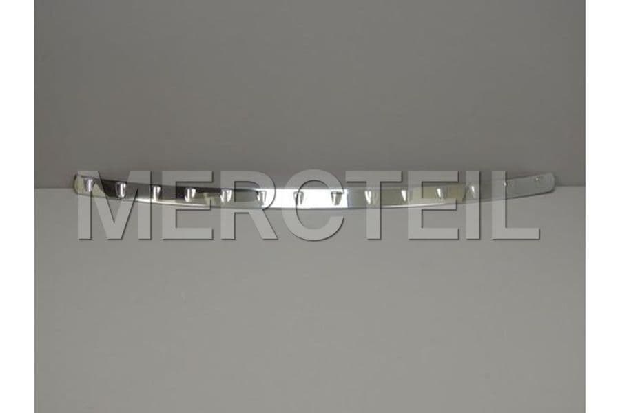 Buy the spare part Mercedes-Benz A1568850011 footplate