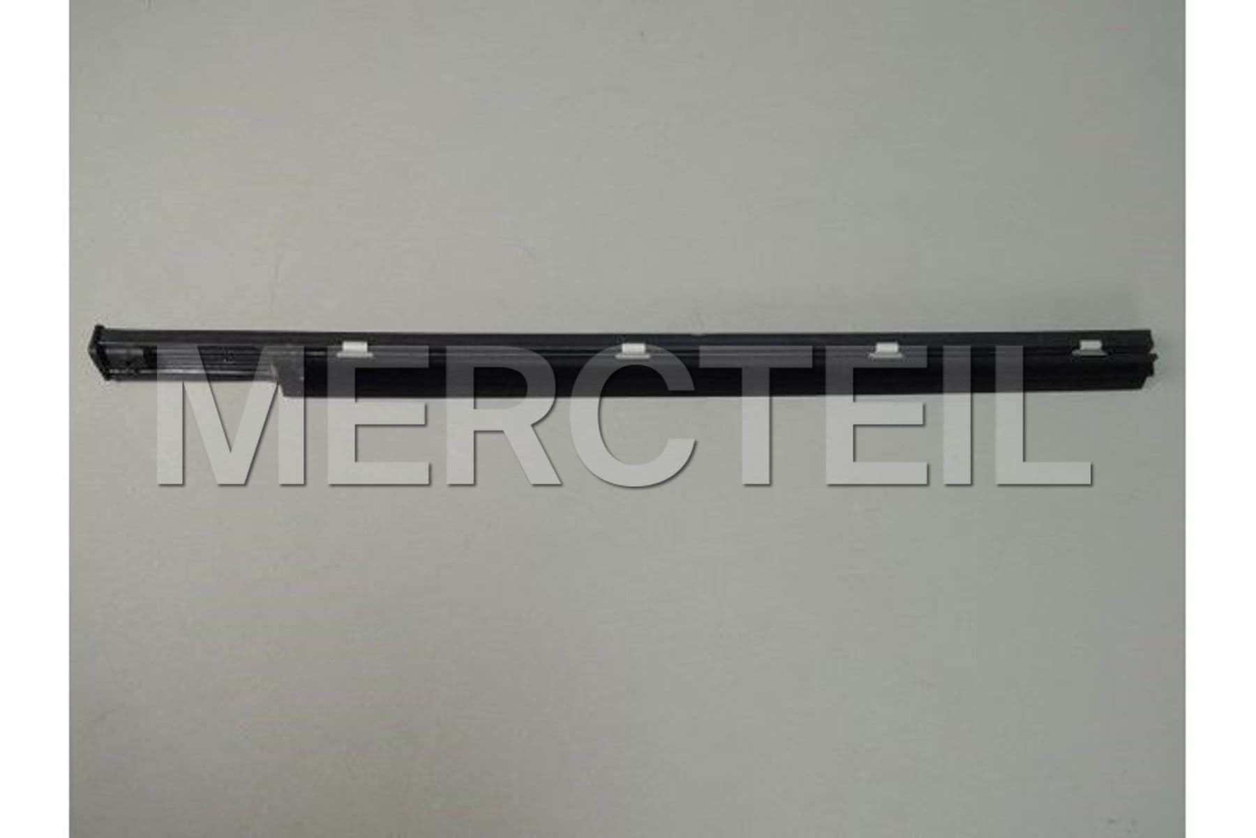 Buy the spare part Mercedes-Benz A1637301124 rail