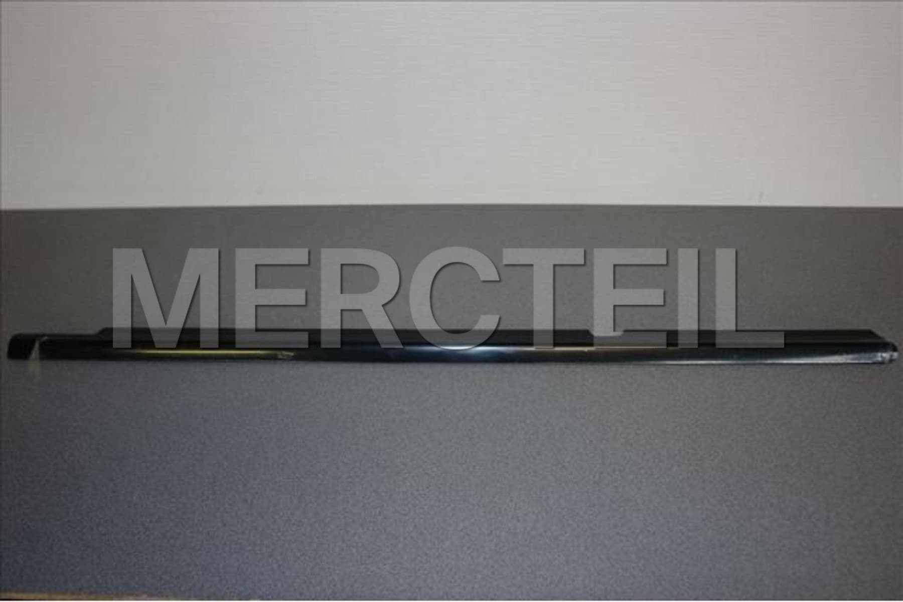 Buy the spare part Mercedes-Benz A1646905580 garnish moulding