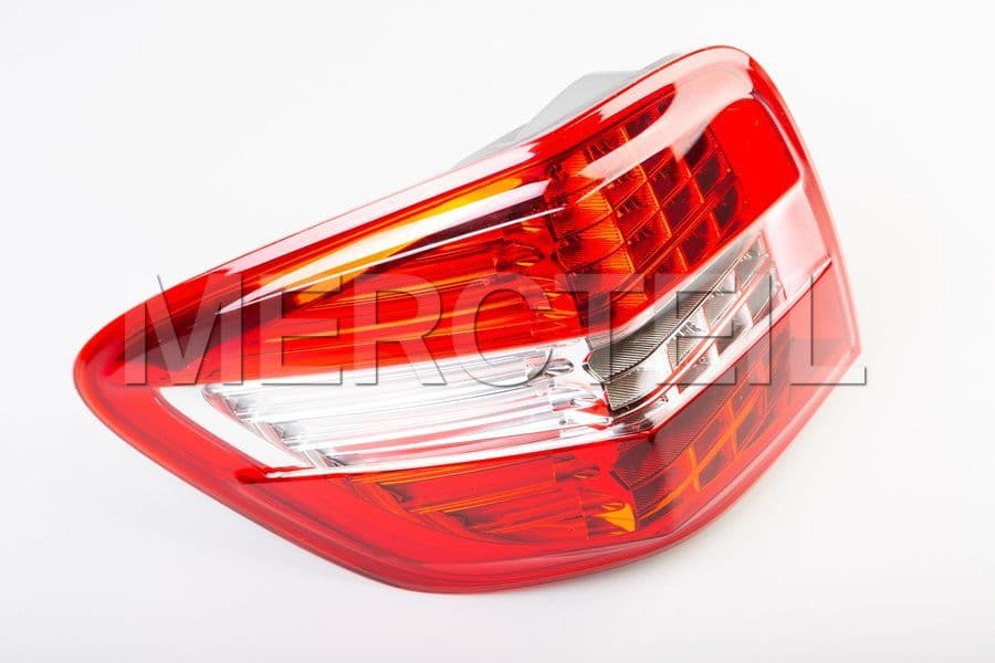 Buy the spare part Mercedes-Benz A1649064200 rear lamp