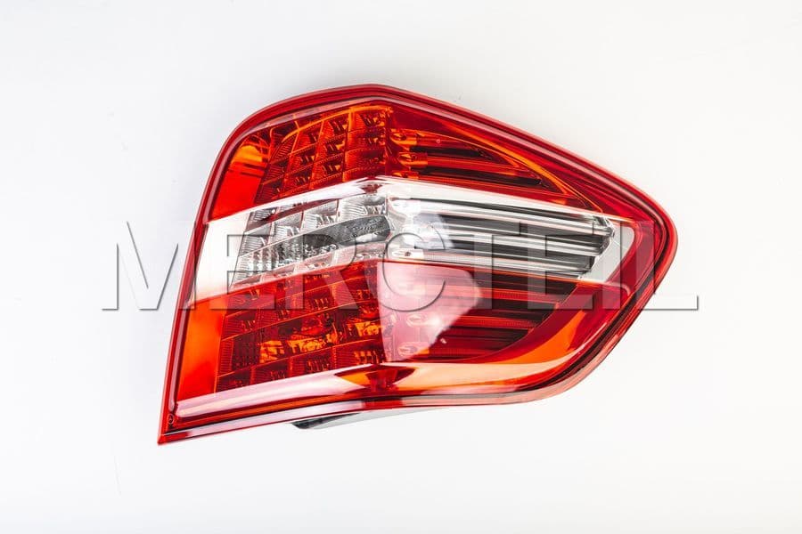 Buy the spare part Mercedes-Benz A1649064700 rear lamp
