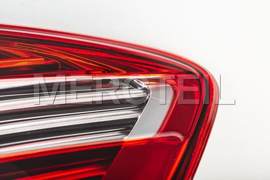 Buy the spare part Mercedes-Benz A1649064700 rear lamp
