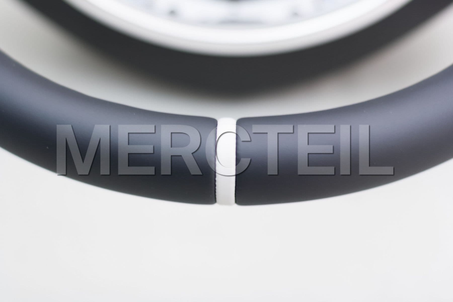 Buy the spare part Mercedes-Benz A16646016187M17 3 spoke steering wheel