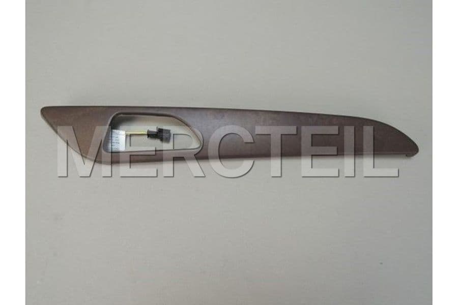 Buy the spare part Mercedes-Benz A1667301822 moulding