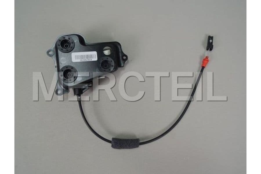Buy the spare part Mercedes-Benz A1667600700 electrical closing aid