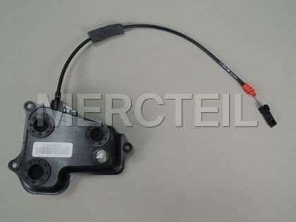 Buy the spare part Mercedes-Benz A1667600800 electrical closing aid