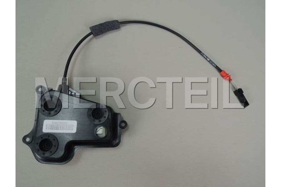 Buy the spare part Mercedes-Benz A1667600800 electrical closing aid