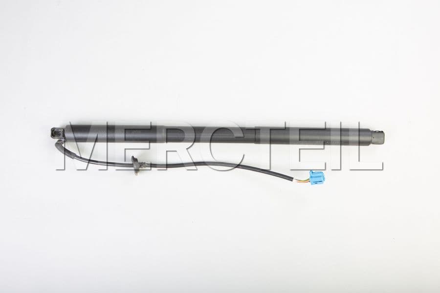 Buy the spare part Mercedes-Benz A1668900000 drive spindle