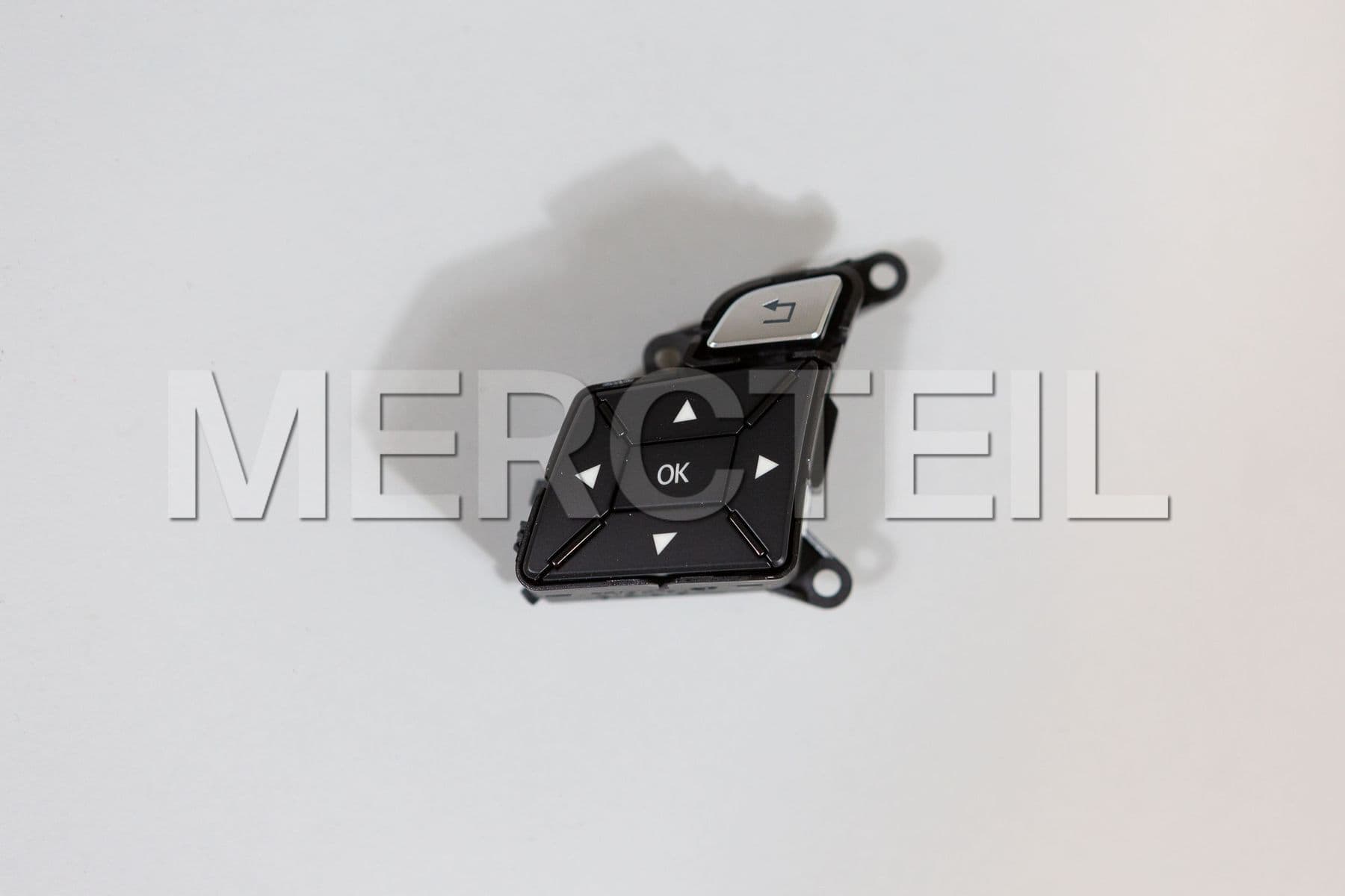 Buy the spare part Mercedes-Benz A16690518009107 switch block