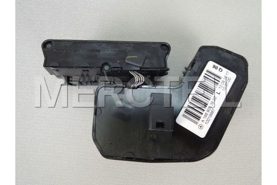 Buy the spare part Mercedes-Benz A1669053900 switch block
