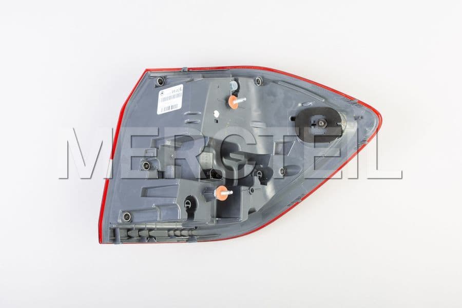 Buy the spare part Mercedes-Benz A1669060502 rear lamp combination