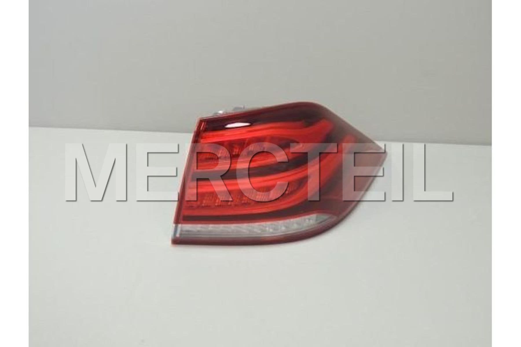 Buy the spare part Mercedes-Benz A1669065801 rear lamp combination