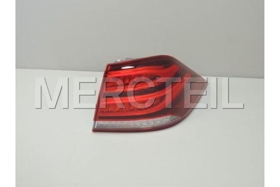 Buy the spare part Mercedes-Benz A1669065801 rear lamp combination
