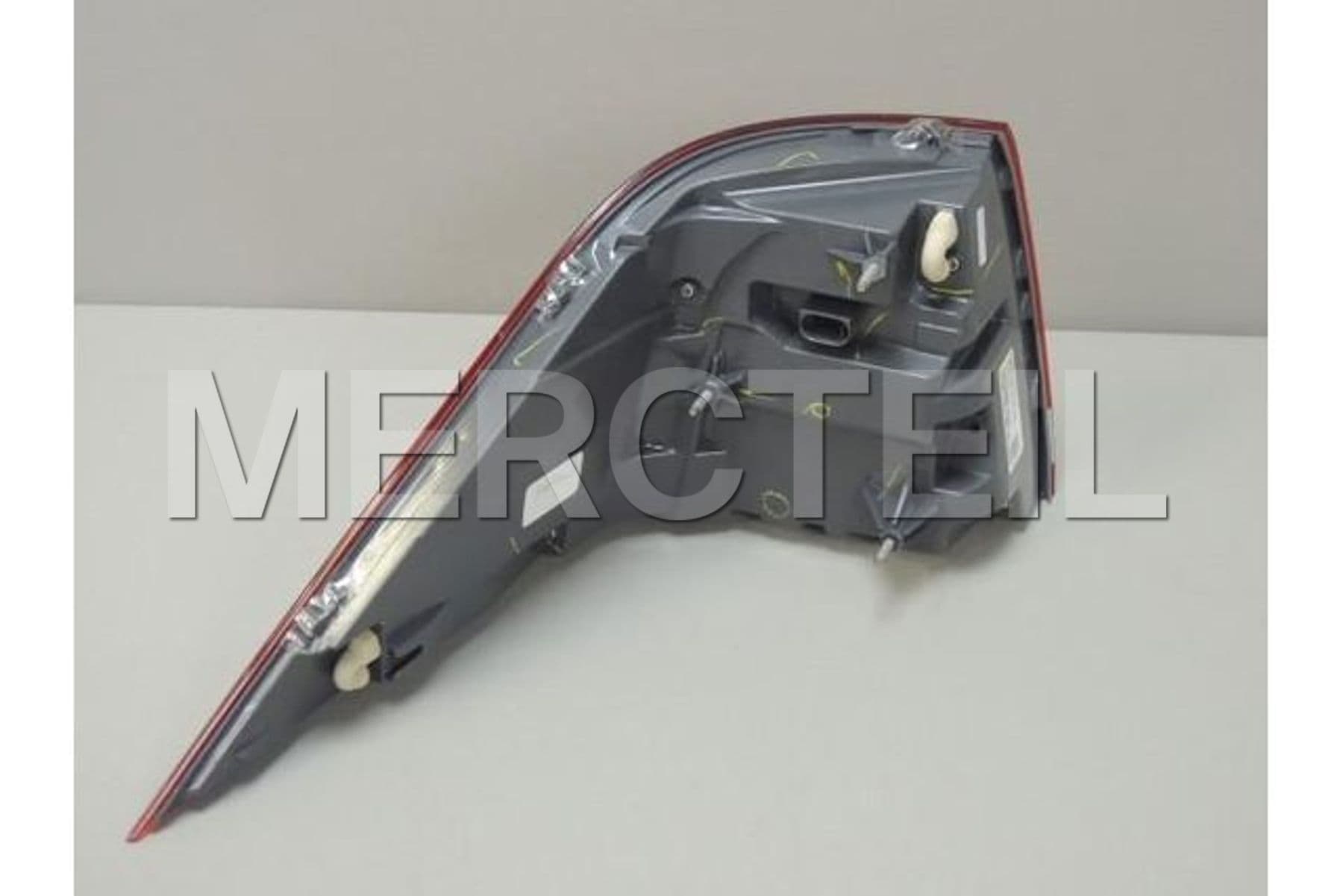 Buy the spare part Mercedes-Benz A1669065801 rear lamp combination