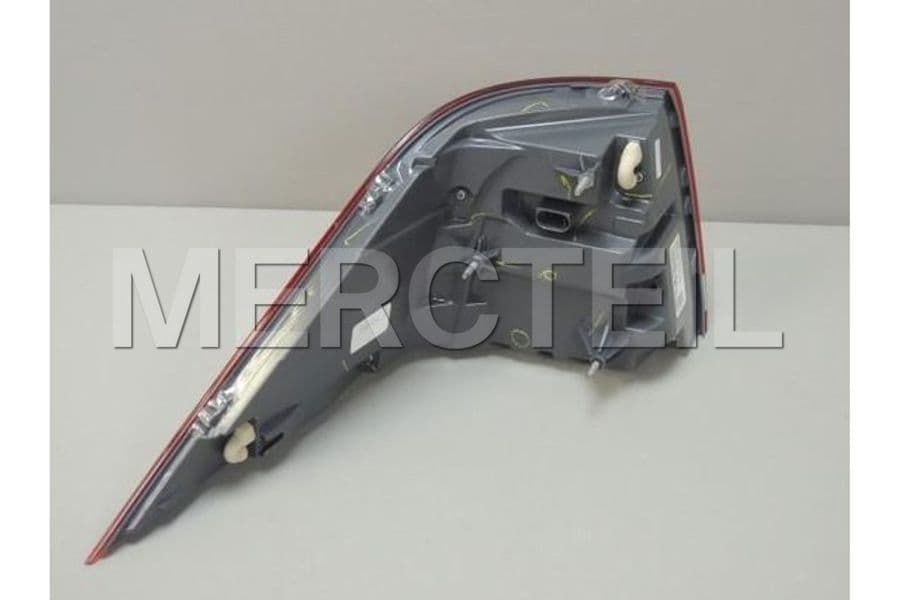 Buy the spare part Mercedes-Benz A1669065801 rear lamp combination