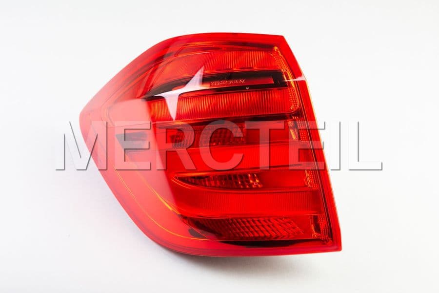 Buy the spare part Mercedes-Benz A1669067301 rear lamp combination