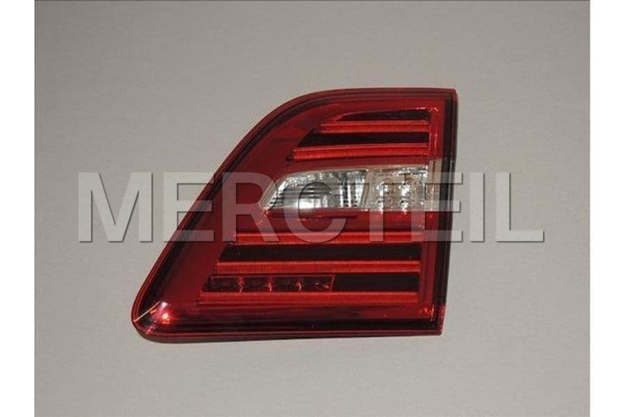 Buy the spare part Mercedes-Benz A1669068501 rear lamp combination