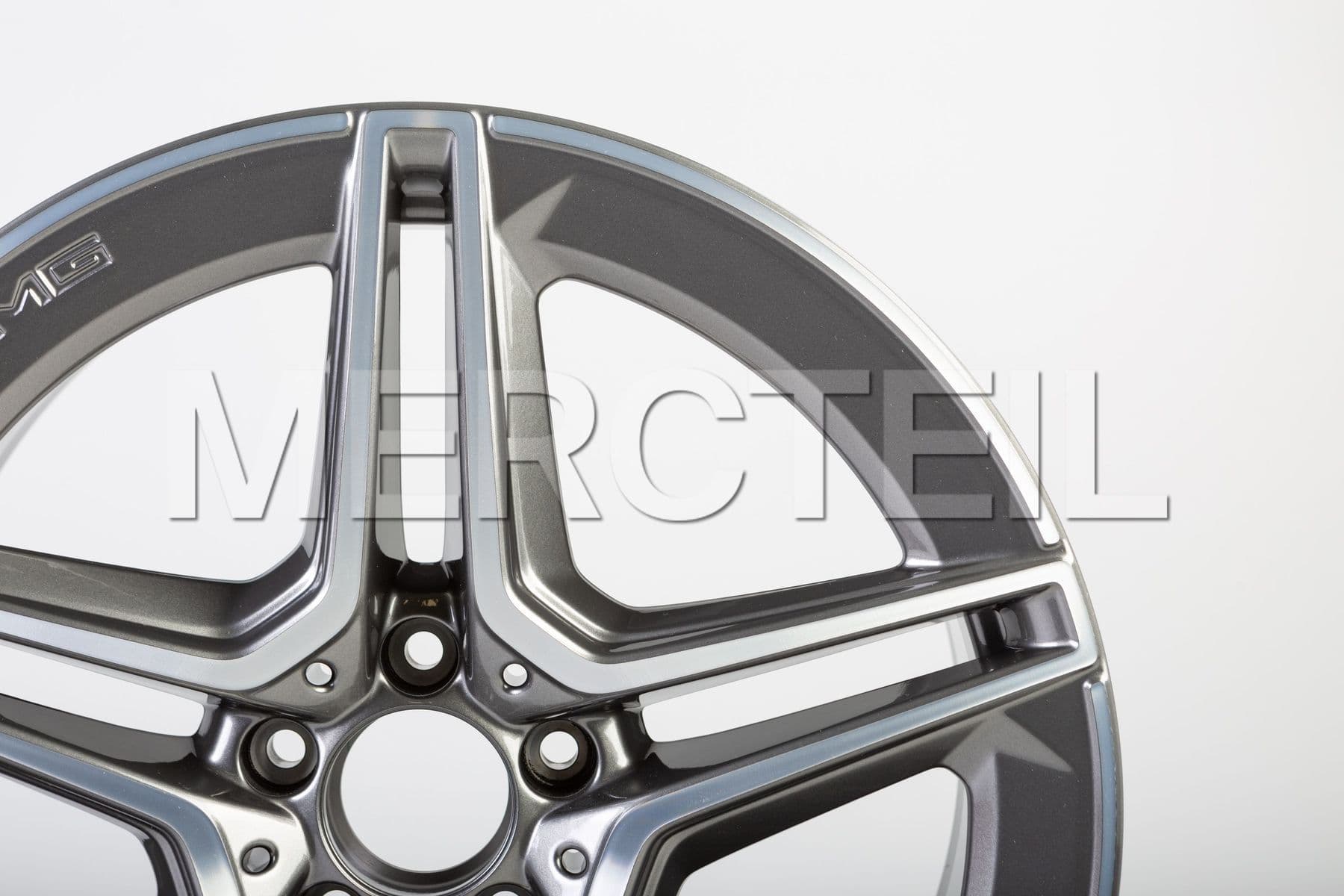 Buy the spare part Mercedes-Benz A16740133007X44 spoke wheel