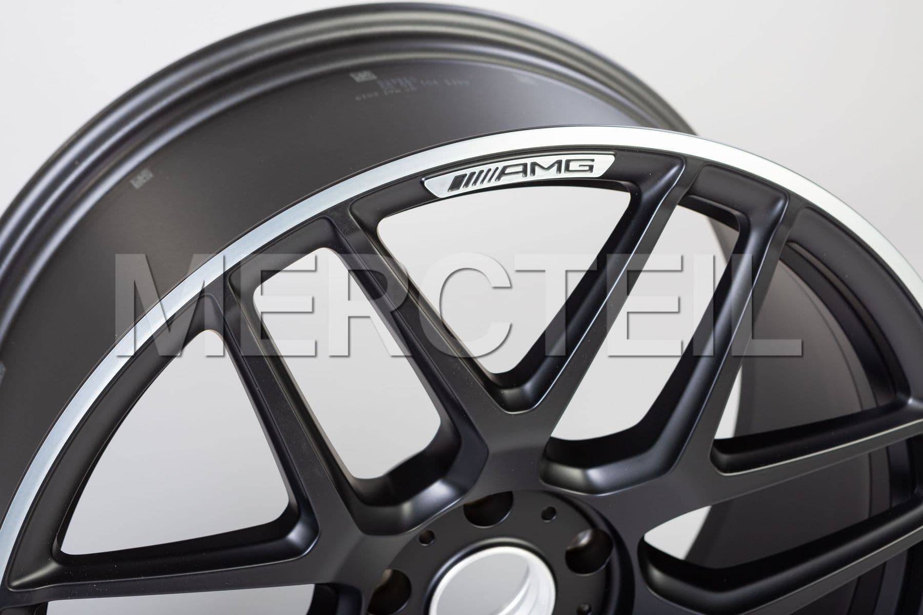 Buy the spare part Mercedes-Benz A16740145007X71 spoke wheel