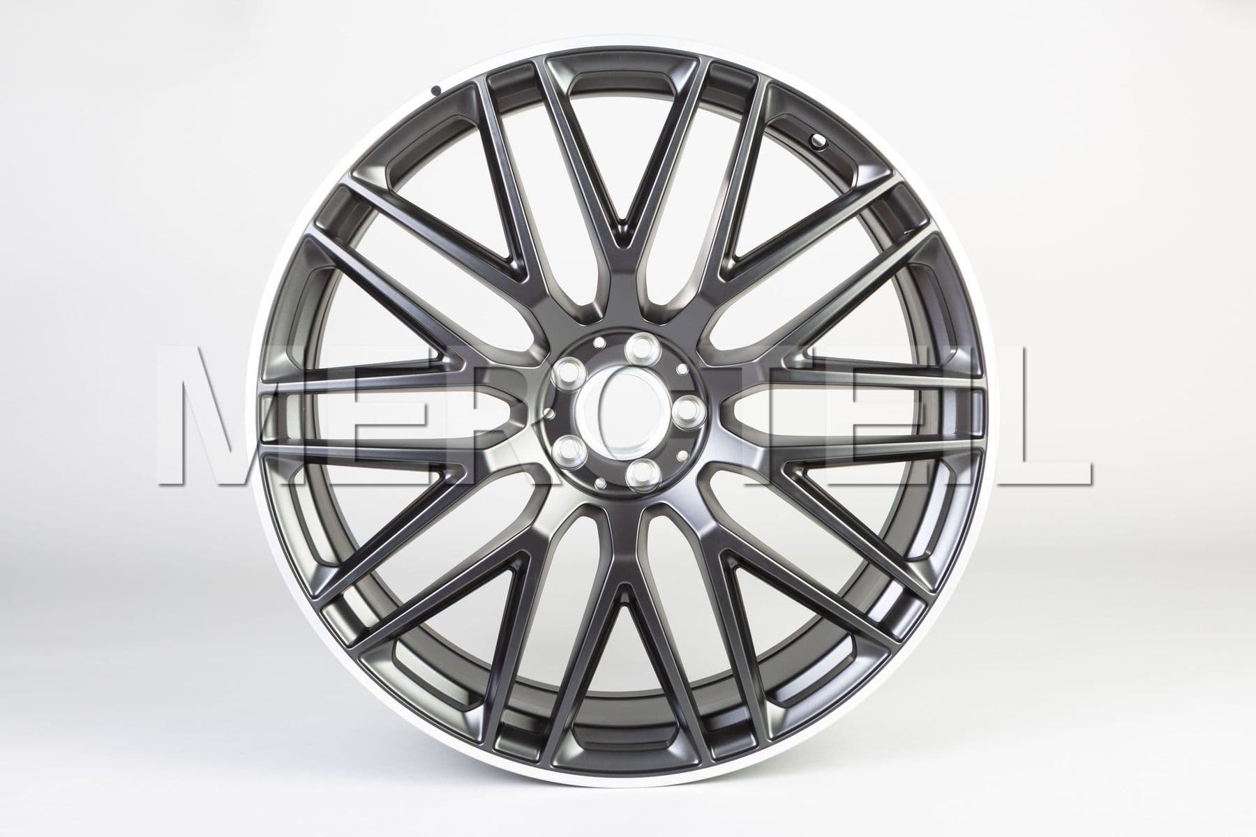 Buy the spare part Mercedes-Benz A16740185007X71 spoke wheel