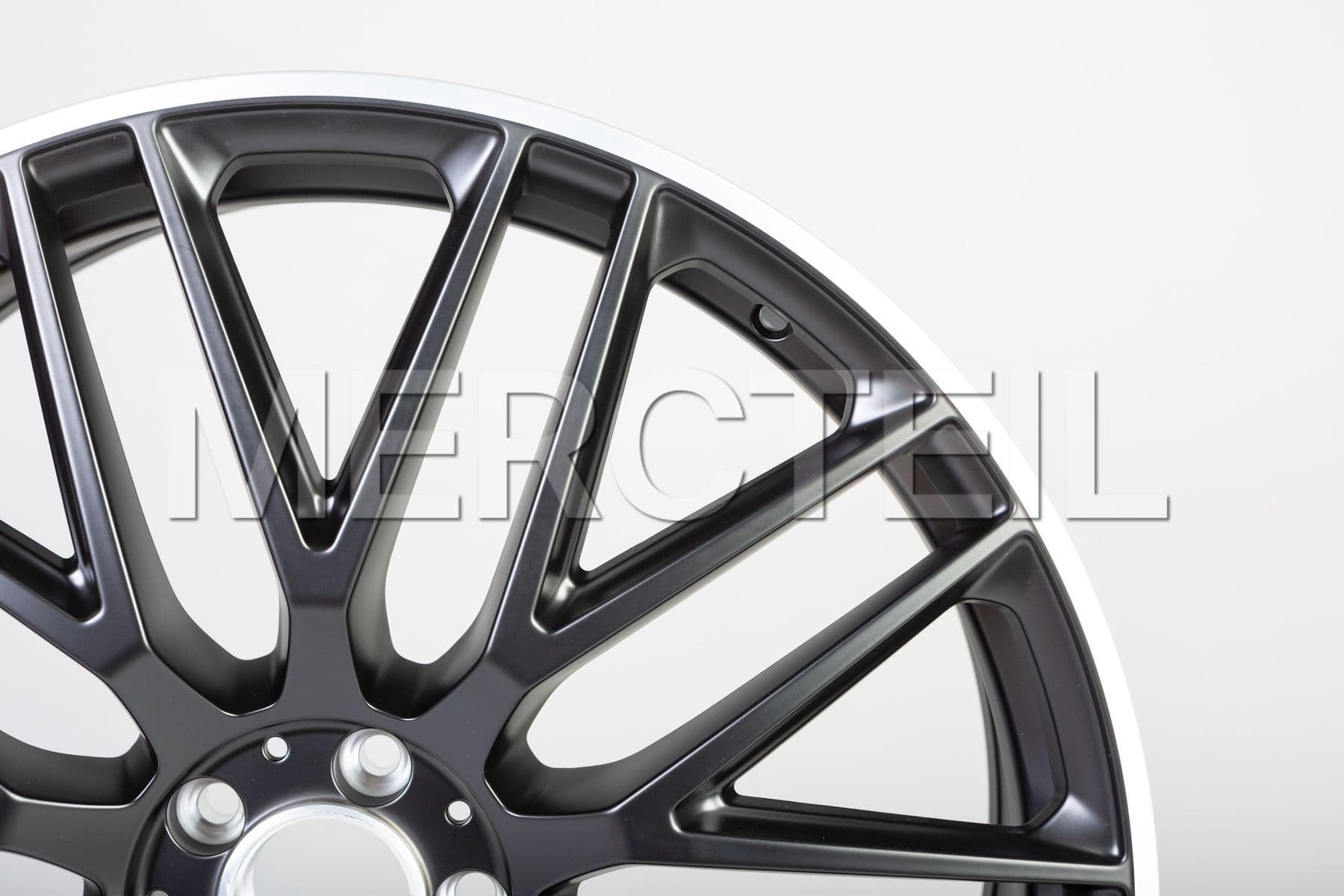 Buy the spare part Mercedes-Benz A16740185007X71 spoke wheel