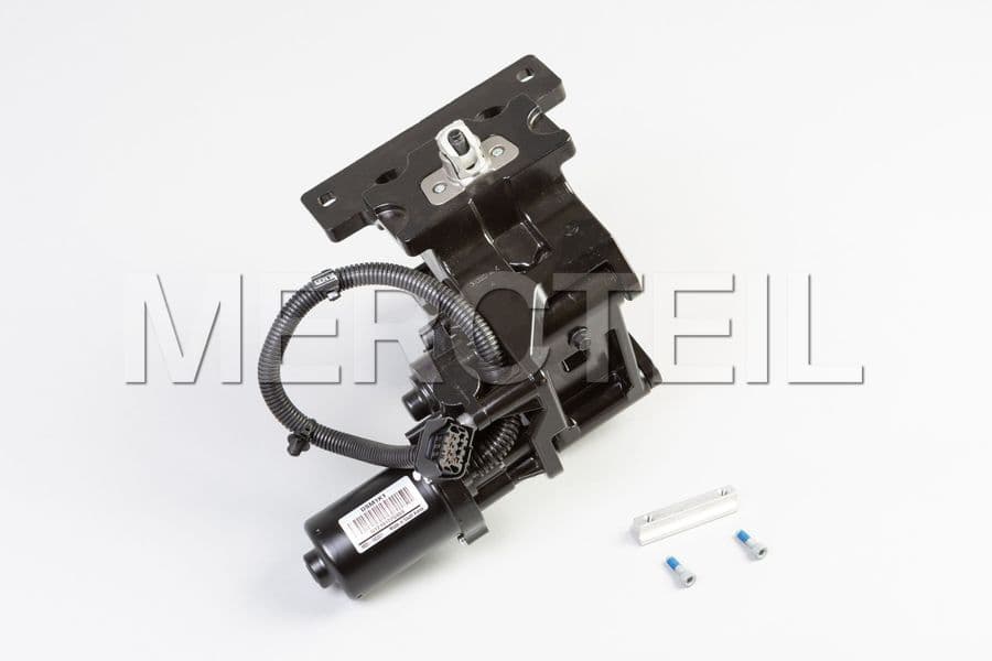 Buy the spare part Mercedes-Benz A1675202000 mounting consule