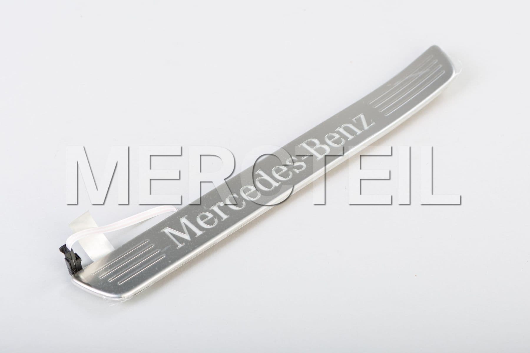 Buy the spare part Mercedes-Benz A1676861400 cover rail