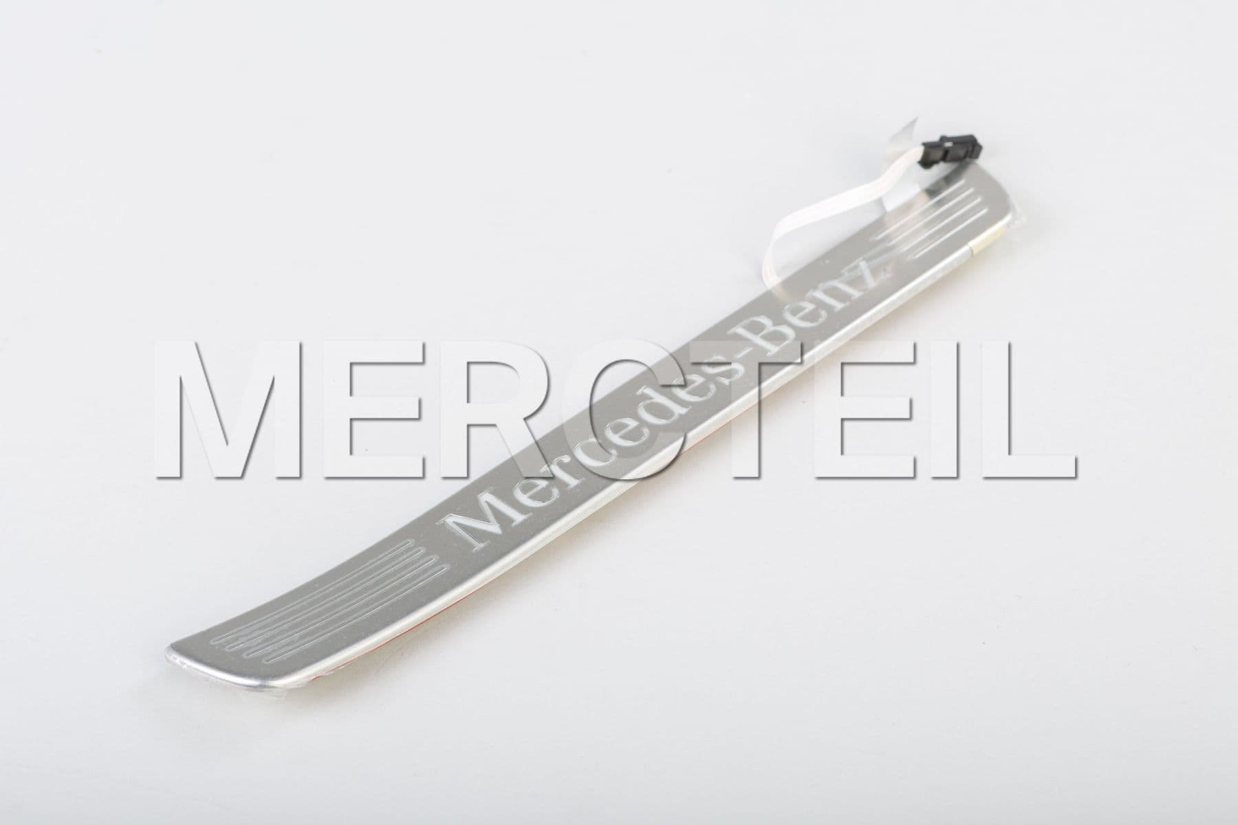 Buy the spare part Mercedes-Benz A1676861600 cover rail