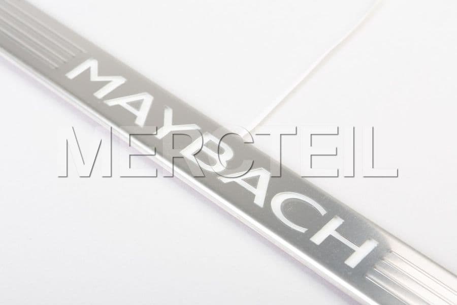 Buy the spare part Mercedes-Benz A1676862000 cover rail
