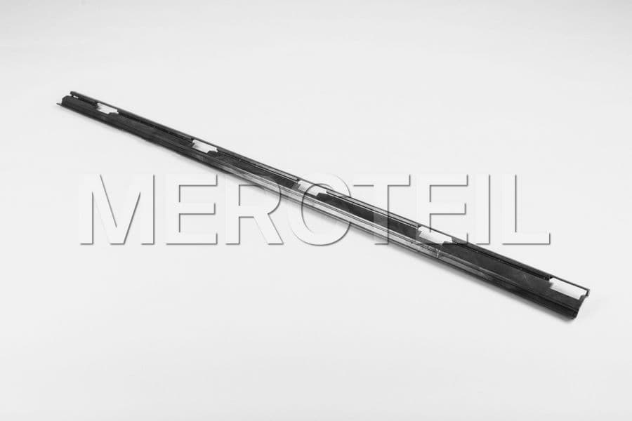 Buy the spare part Mercedes-Benz A1676988101 reinforcement