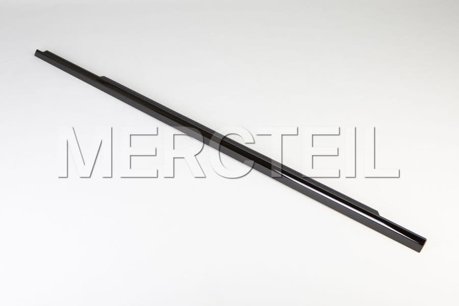 Buy the spare part Mercedes-Benz A1677200701 sealing rail