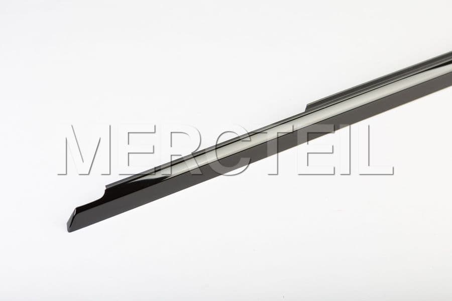 Buy the spare part Mercedes-Benz A1677200701 sealing rail