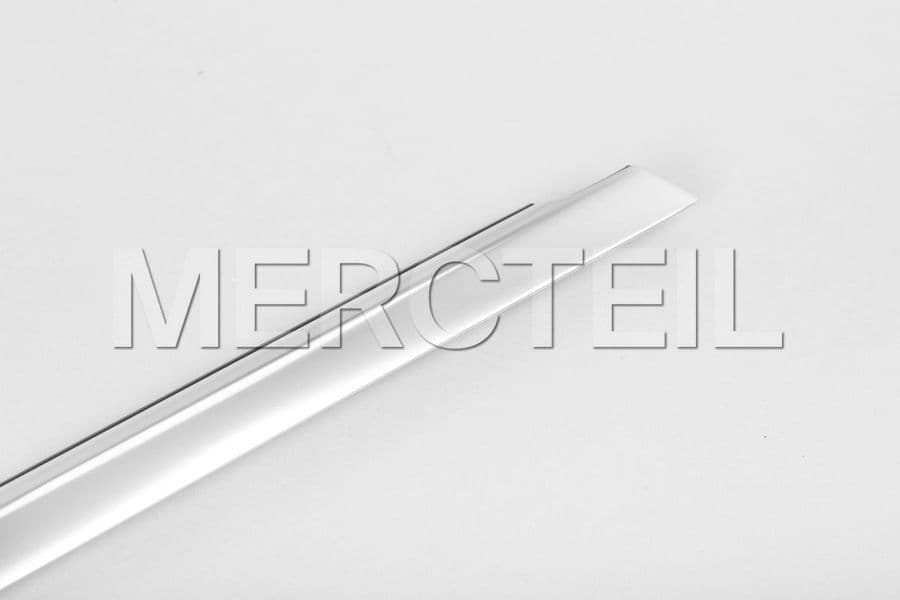 Buy the spare part Mercedes-Benz A1677201402 sealing rail