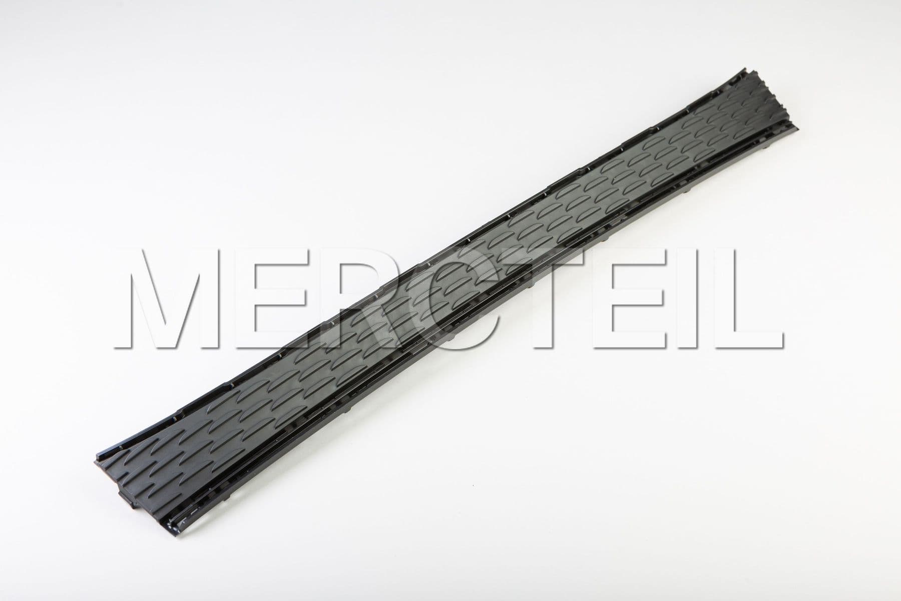 Buy the spare part Mercedes-Benz A1678855106 cover bumper area