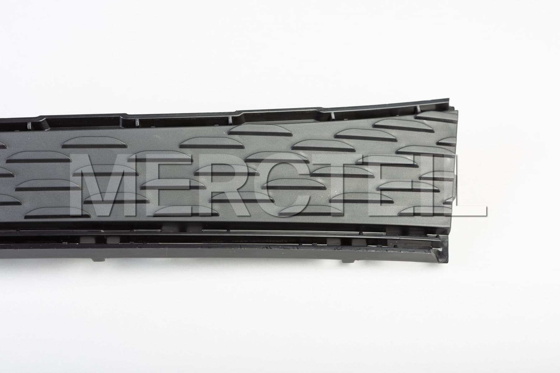 Buy the spare part Mercedes-Benz A1678855106 cover bumper area
