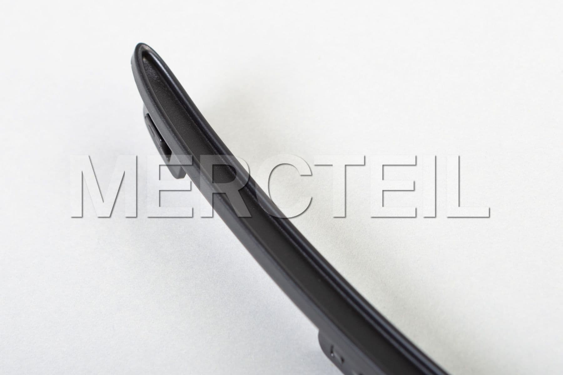 Buy the spare part Mercedes-Benz A1678856105 trim strip