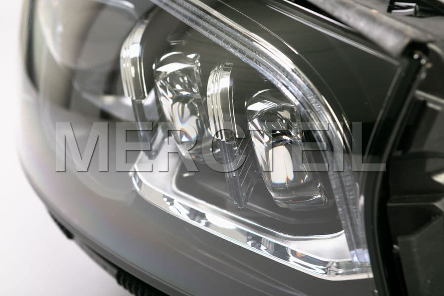 Buy the spare part Mercedes-Benz A1679065203 lamp unit