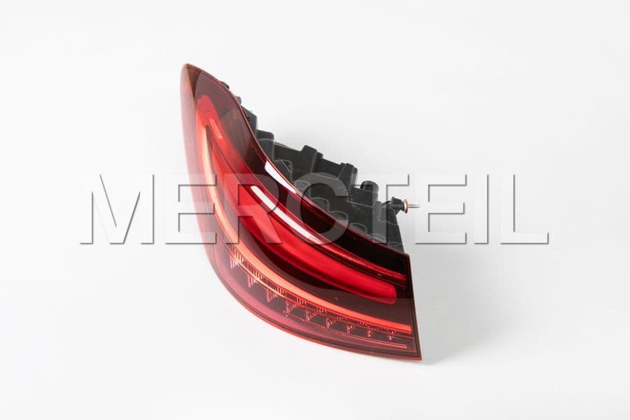 Buy the spare part Mercedes-Benz A1679067110 rear lamp combination